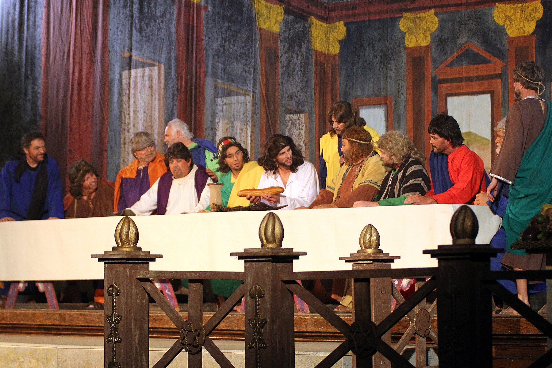 Crew Members Prepare for Marion’s Easter Pageant – GrantCOnnected.net